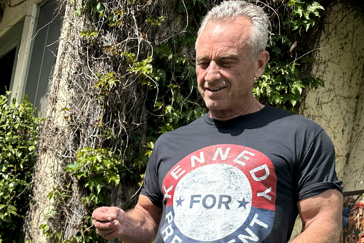 Robert F. Kennedy, Jr> O ανιψιός και γιος δύο δολοφονημένων Kennedy ...