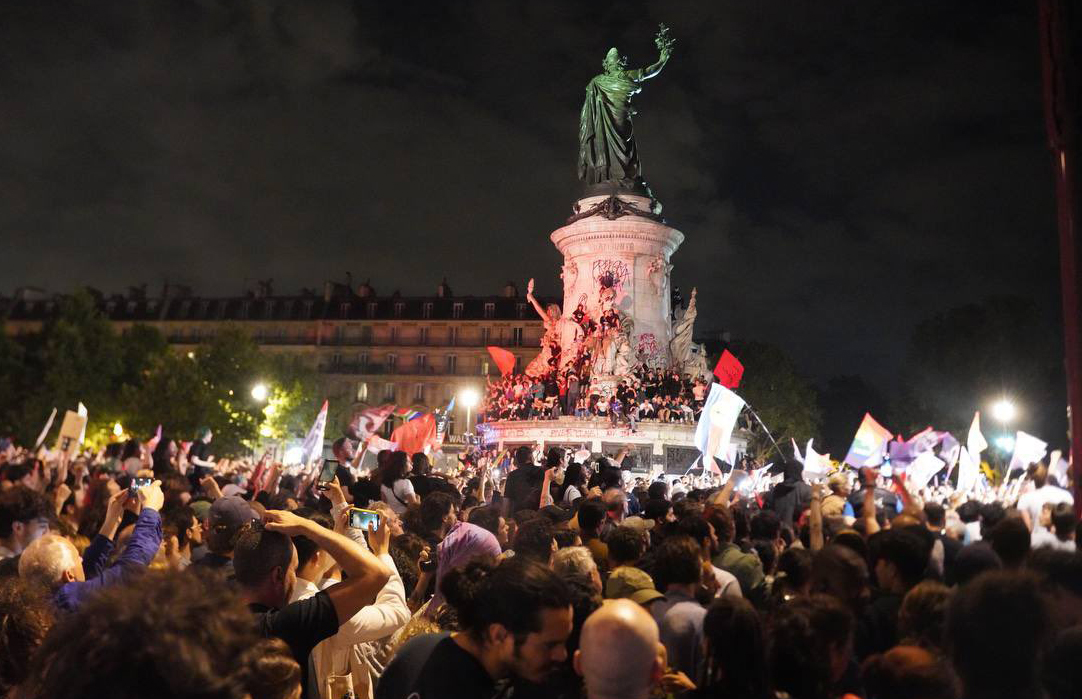 Η Γαλλία ξανά στις φλόγες> Θρίαμβος της Marine Le Pen (34%) στις ...