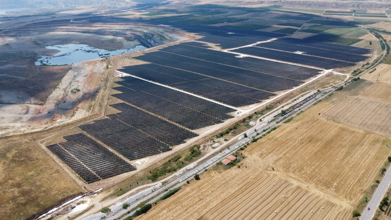 Όμιλος ΔΕΗ> Στο 90% η κατασκευή των φωτοβολταϊκών ισχύος 2,13 GW στη ...