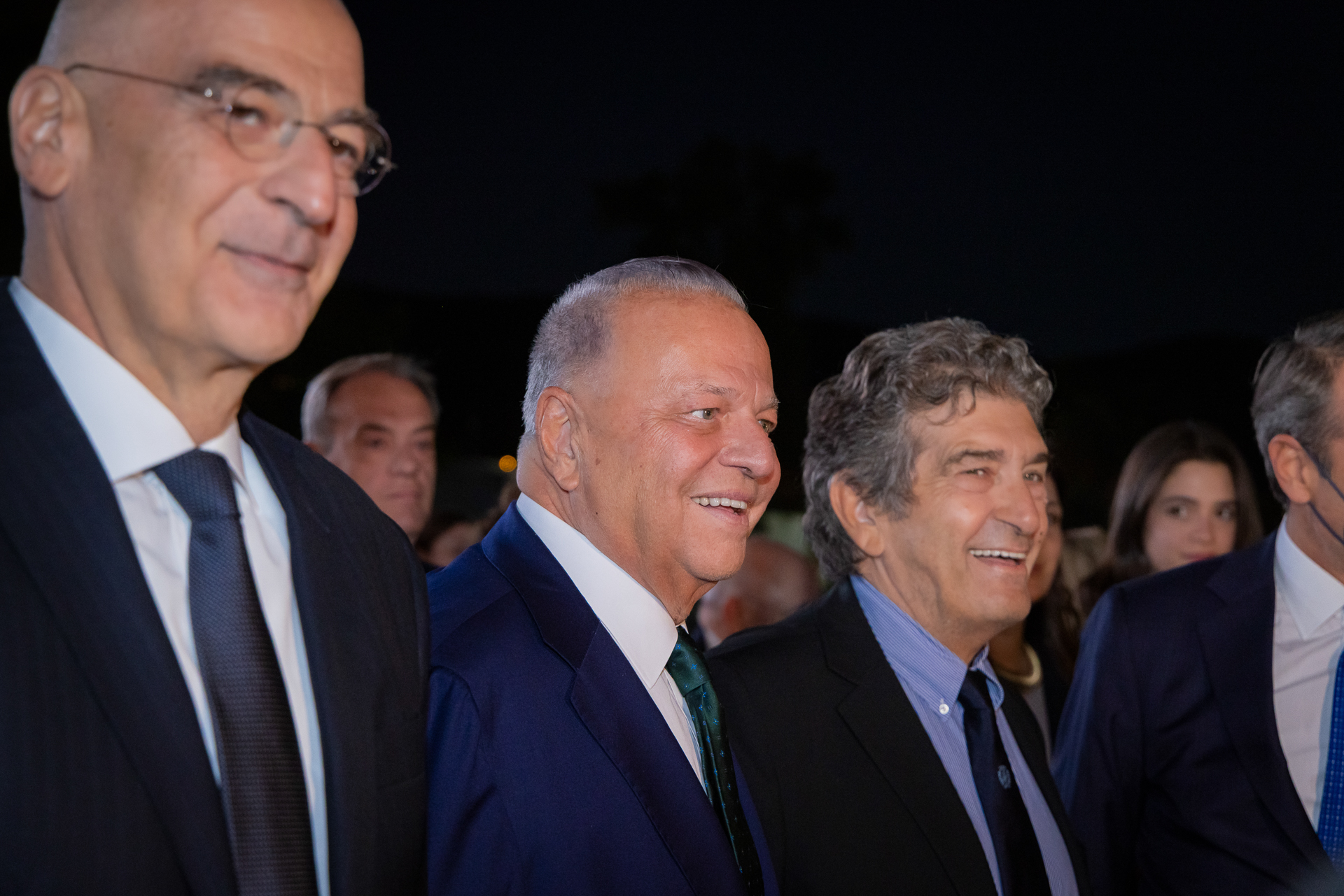 Η METLEN παρέδωσε στο ΥΠΕΘΑ τη νέα βιοκλιματική πρόσοψη του ιστορικού ...